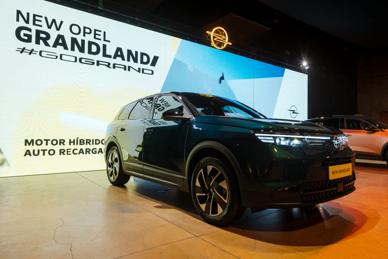 Opel celebró 60 años en Chile con estreno del New Grandland